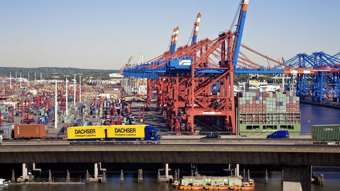 Step by step toward the goal — Sea freight groupage containers ...